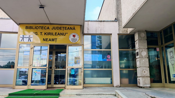 Atelierele lui Moș Crăciun, la Biblioteca Județeană